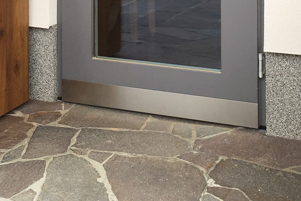 Créer une plaque de protection de porte