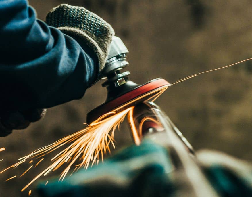 Astuce pour poncer du métal avec une ponceuse